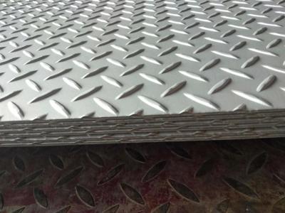 China 304 Stainless Steel Chequered Plate Hot Rolled with Polished Surface for Decorative Applications for sale