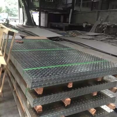 China Hot Rolled Stainless Steel Plate with Checkered Surface in 1500x6000mm Standard Size for Floor and Pattern Applications for sale