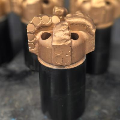 China 3-8 alas personalizadas con cara dura de diamante Pdc Bit en venta