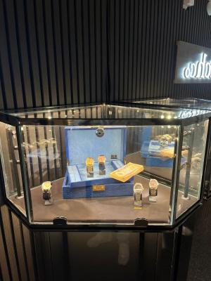 中国 特殊 コンビネーション デスク 宝石 展示 ショートケース ロック可能な LED 照明 販売のため