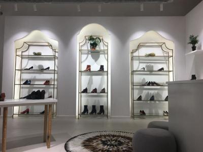 China Handelsschuh-Präsentationsständer-Metall/hängende Kaufhaus-Schuhregale zu verkaufen