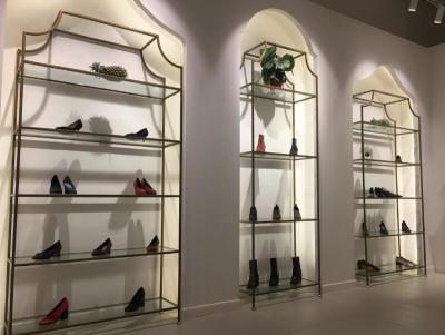 China Handelsschuh-Präsentationsständer-Metall/hängende Kaufhaus-Schuhregale zu verkaufen