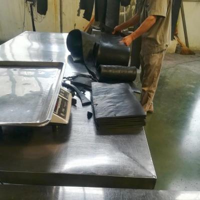Cina AEM ACM Rubber Compound 73 ShA Hardness Black Color for Automotive Sealing in vendita