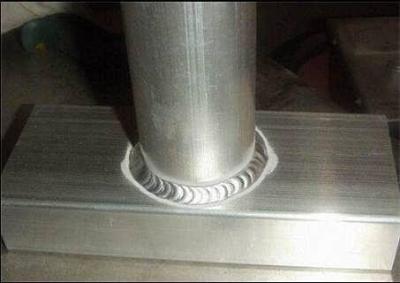Cina Lega di titanio automatica del saldatore 2mm del laser di XYZ 1500w della saldatrice della metropolitana di PDKJ in vendita