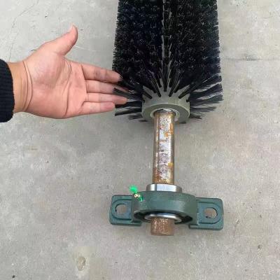 Cina Speciale spazzola anti-bloccaggio per la macchina di selezione della sabbia a tamburo, spazzola di filo di nylon a rulli in vendita