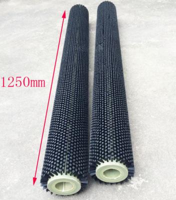 Chine Brosse en nylon de nettoyage galvanisée de rouleau de débris en métal 1250mm de sol noir de la poussière à vendre