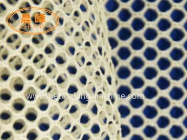China Hexagonal Wire Mesh Making Machine Polished For Cycling Wear for sale