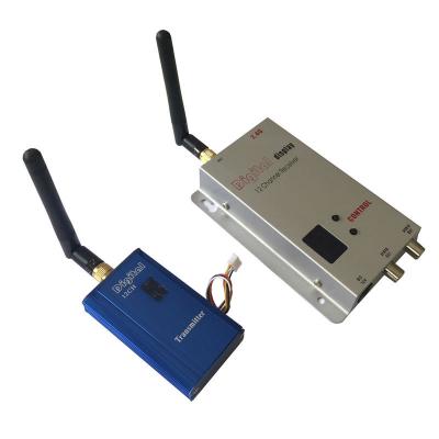 中国 2.4Ghz FM Wireless Video Transmitter 12 Channels Long Range Transmitter and Receiver 販売のため