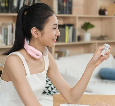 Cina Carico heated senza cordone alla moda di dimensioni 142 * 138 * 60mm USB del peso 160g del massaggiatore del collo in vendita