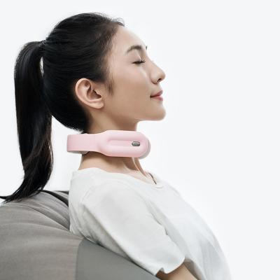 Cina Carico heated senza cordone alla moda di dimensioni 142 * 138 * 60mm USB del peso 160g del massaggiatore del collo in vendita