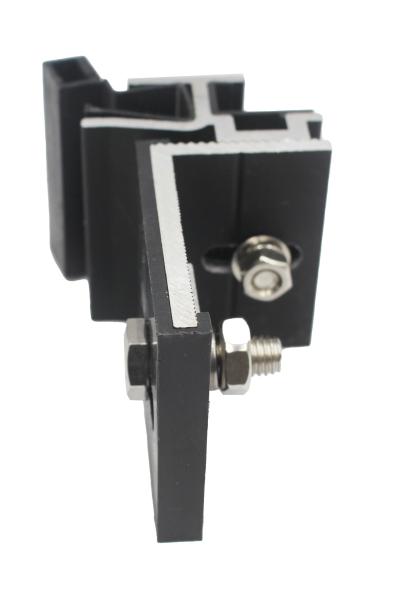 Sistema di supporto per il rivestimento delle pareti a tenda in alluminio anodizzato di superficie nera