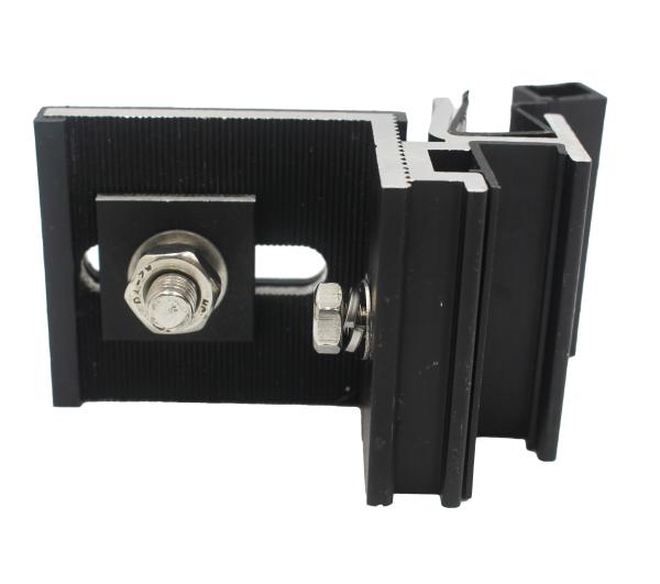 Sistema di supporto per il rivestimento delle pareti a tenda in alluminio anodizzato di superficie nera