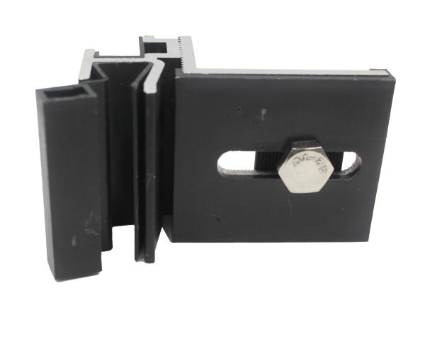 Sistema di supporto per il rivestimento delle pareti a tenda in alluminio anodizzato di superficie nera