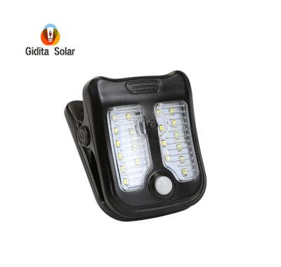 Cina IP65 Rated Garden Solar Sensor Light with 300lm Luminous Flux and Portable Design in vendita