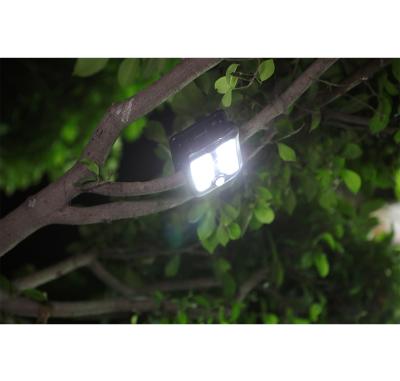 Cina IP65 Rated Garden Solar Sensor Light with 300lm Luminous Flux and Portable Design in vendita