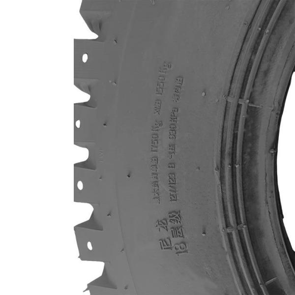 Quality 7.00-16 Light Truck Mud And Snow Tires With High Speed Stability Customized for sale