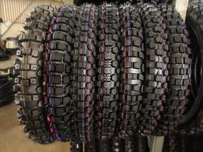 Cina Pedale pneumatico per motocicli 3.50-10 3.00-10 90/90-17 90/90-18 Pneumatici per scooter in vendita