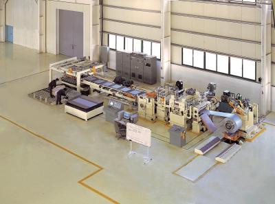 Cina Linea di taglio della bobina in acciaio con scaricatrice di livellamento di decollatura di 28 T in vendita