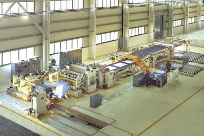 Cina Linea di taglio della bobina in acciaio con scaricatrice di livellamento di decollatura di 28 T in vendita
