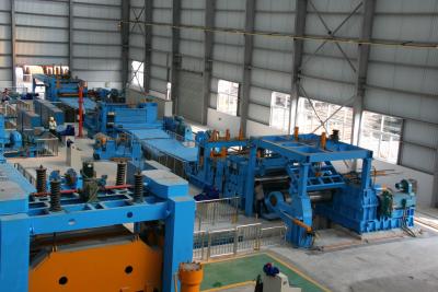Cina Linea di taglio della bobina in acciaio con scaricatrice di livellamento di decollatura di 28 T in vendita