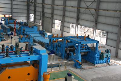 Cina Linea di taglio della bobina in acciaio con scaricatrice di livellamento di decollatura di 28 T in vendita