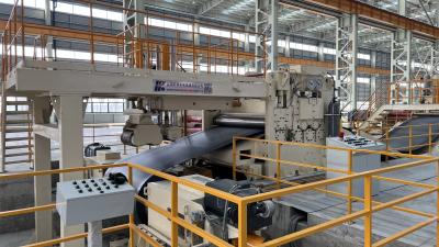 China Máquina de corte de bobinas de aço de inspecção de saída de vídeo fornecida com nivelador a motor à venda