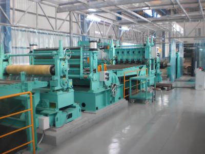 中国 0~30m/minの切断速度を持つ金属コイル解巻平面化移動シール組立ライン 販売のため