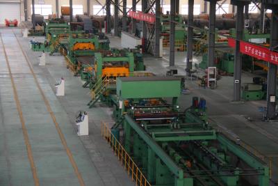 Cina Macchina per il taglio di bobine di acciaio per la levigatura, il livellamento e la tosatura 380v Voltaggio 35 kg Peso in vendita