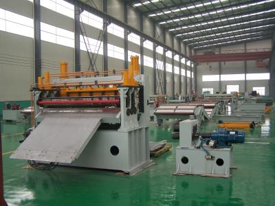 Cina Linea di taglio della bobina di acciaio per 30 T Peso della bobina Sgombero Livellazione Taglio e impilazione in vendita