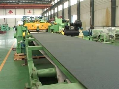 Cina Macchina di appiattimento ad alta produttività per l'allineamento e il taglio incrociato di lamiere di acciaio in vendita
