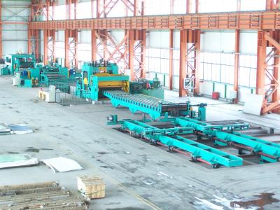 中国 0-25 m/minでシート金属の解巻,平準化および切削のための長さのラインへの切断速度 販売のため