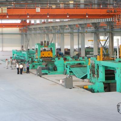 China Hoogrolstaallijnmachine voor het ontwaaien, het gelijkstellen, scheeren en stapelen Te koop
