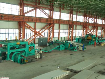 China Productielijn voor mobiele scheermachines voor staalfabrieken met een rolopening, evenwicht en snijfuncties Te koop