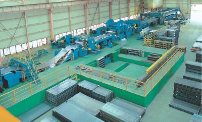 China PLC-gecontroleerde automatische stalen spoel snijlijn met een straightener feeder uncoiler Te koop