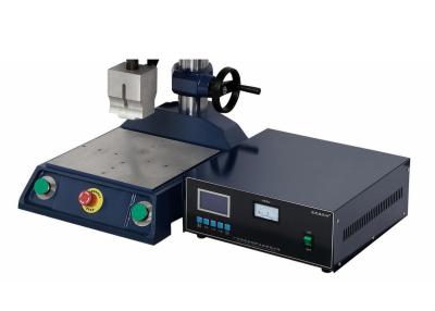 Cina La saldatrice di plastica ultrasonica automatica 2000W personalizza la muffa in vendita