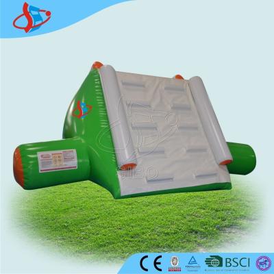 China Jogos infláveis do CE brancos/do verde esportes bouncy para a piscina à venda