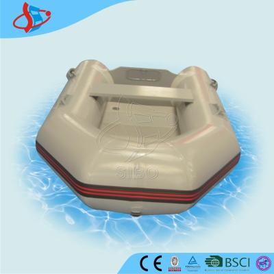 中国 Apiciform および白く膨脹可能なボートのポリ塩化ビニールの膨脹可能な楽しみ水公園の催し物 販売のため