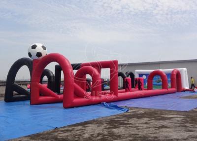 Cina Il campo di calcio gonfiabile dell'estate nera rossa scherza la partita di football americano gonfiabile in vendita