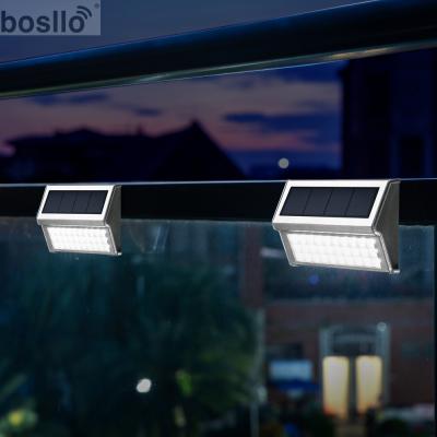 China Luz quente 3000K lâmpadas solares de parede versáteis lâmpadas solares de exterior 8-10 horas de trabalho à venda
