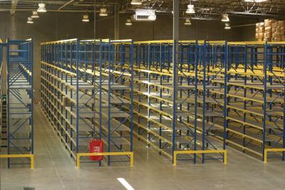 China Adjustable Selective Pallet Racking Heavy Duty Steel Storage Shelves for sale
