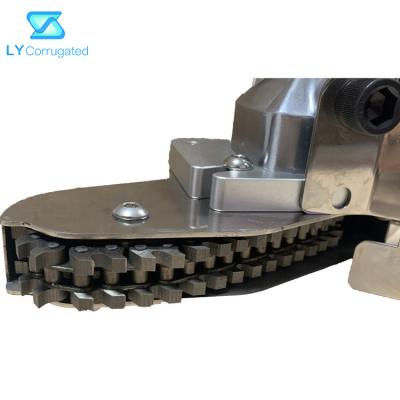 China 500g Corrugated Cardboard Box Cutting Machine Pneumatic Strip 4500 Rpm Te koop