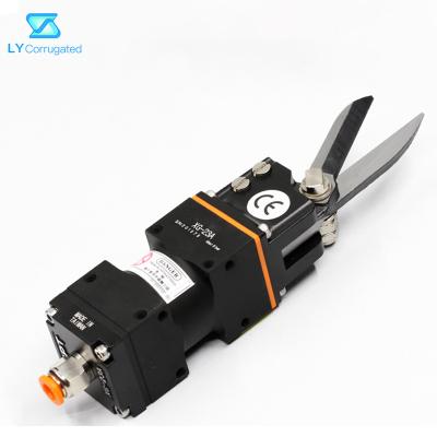 Cina 6mm Industrial Cutting Blade Medical Mask Machine Parts Pneumatic Cutter Air Scissors in vendita
