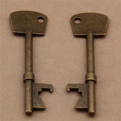 China Personalized Promotion Gift Innovative Wedding Favor Antique Key Shape Beer Bottle Opener for sale