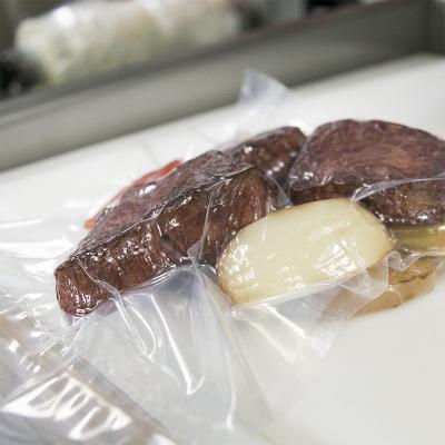 Cina Lo stoccaggio di plastica pretagliato di vuoto dell'alimento insacca l'OEM grandi 7cm*10cm 30cm*40cm in vendita