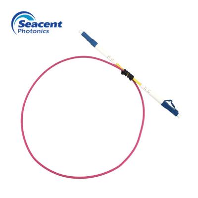 China Pérdida de inserción baja LC/UPC del cable de fribra óptica del conector a una cara de Mutilmode en venta