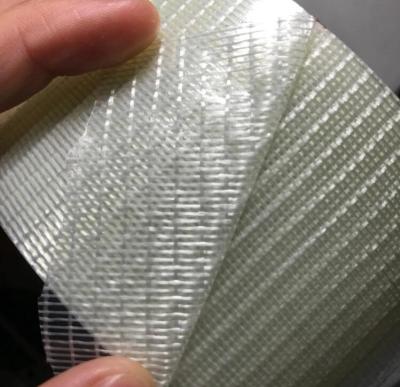 Cina Nastro di vetro del tappeto della maglia, nastro della maglia della fibra di vetro del film dell'ANIMALE DOMESTICO, nastro della maglia della vetroresina per gesso, doppio S della vetroresina della protezione 160Mic in vendita
