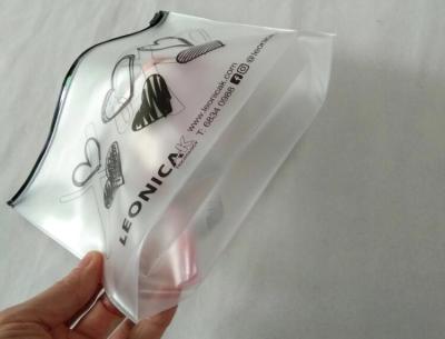 Chine Sac cosmétique d'article de toilette de fichier zip de dossier de sac de tirette de voyage de poche imperméable multifonctionnelle de stockage avec la poignée à vendre