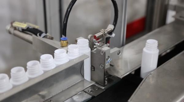 Quality Automatic Small Bottle Filling and Capping Monoblock Machine with 4-Head Servo for sale