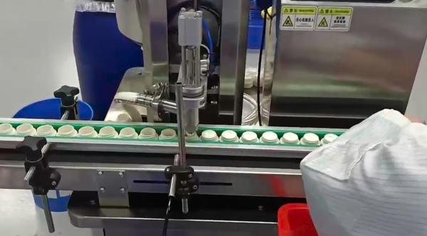 Quality Automatic Cream Filling Machine with Servo Piston Control and Heated Cosmetic for sale