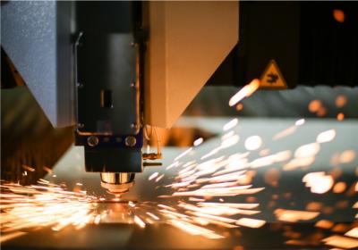 Cina 1500*3000 mm HIWIN 3 assi Configurazione Fibra Laser Cutting Machine con 3000W di uscita in vendita